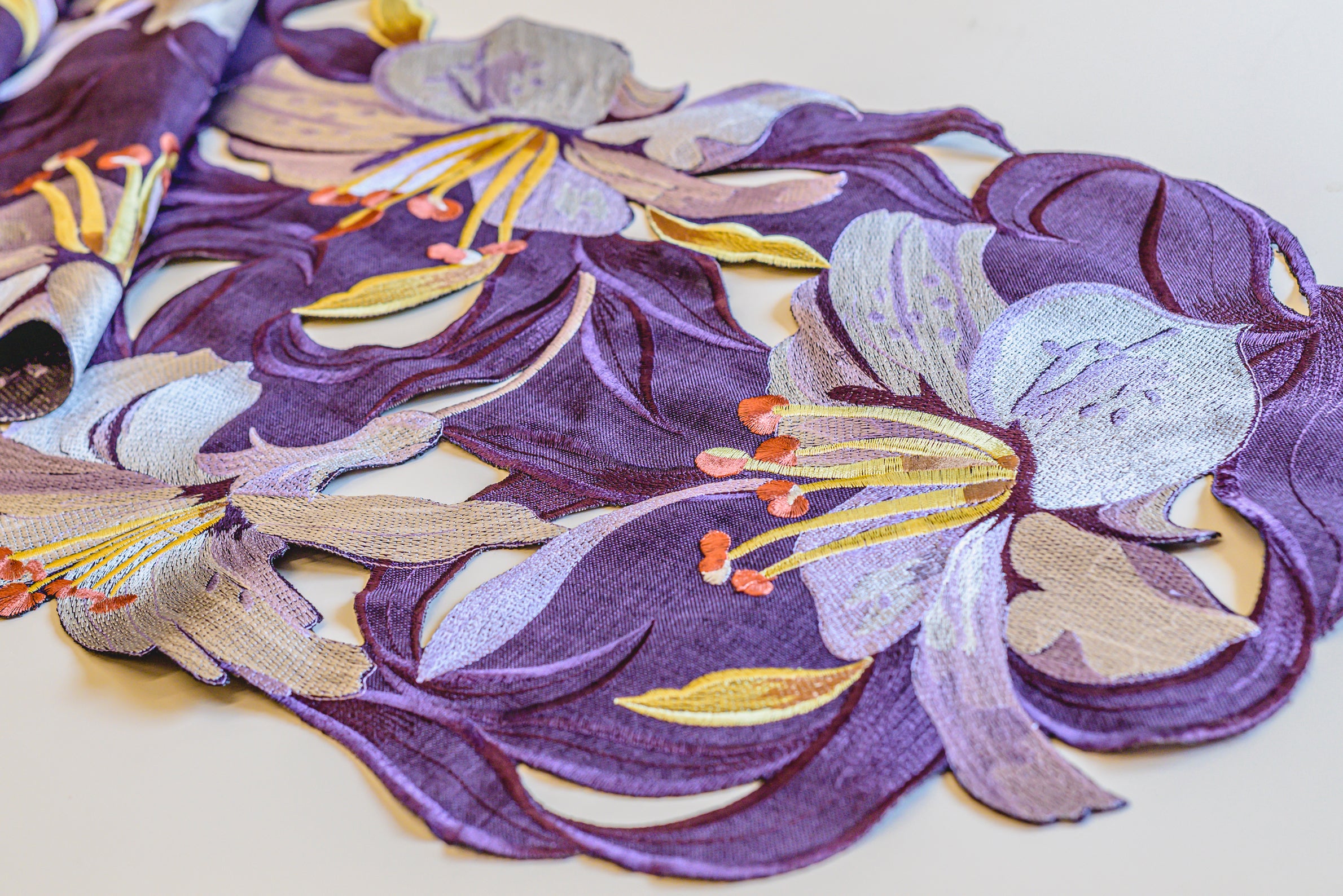 Purple Lily – Lei's Linens