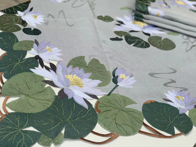 Table Toppers – Lei's Linens