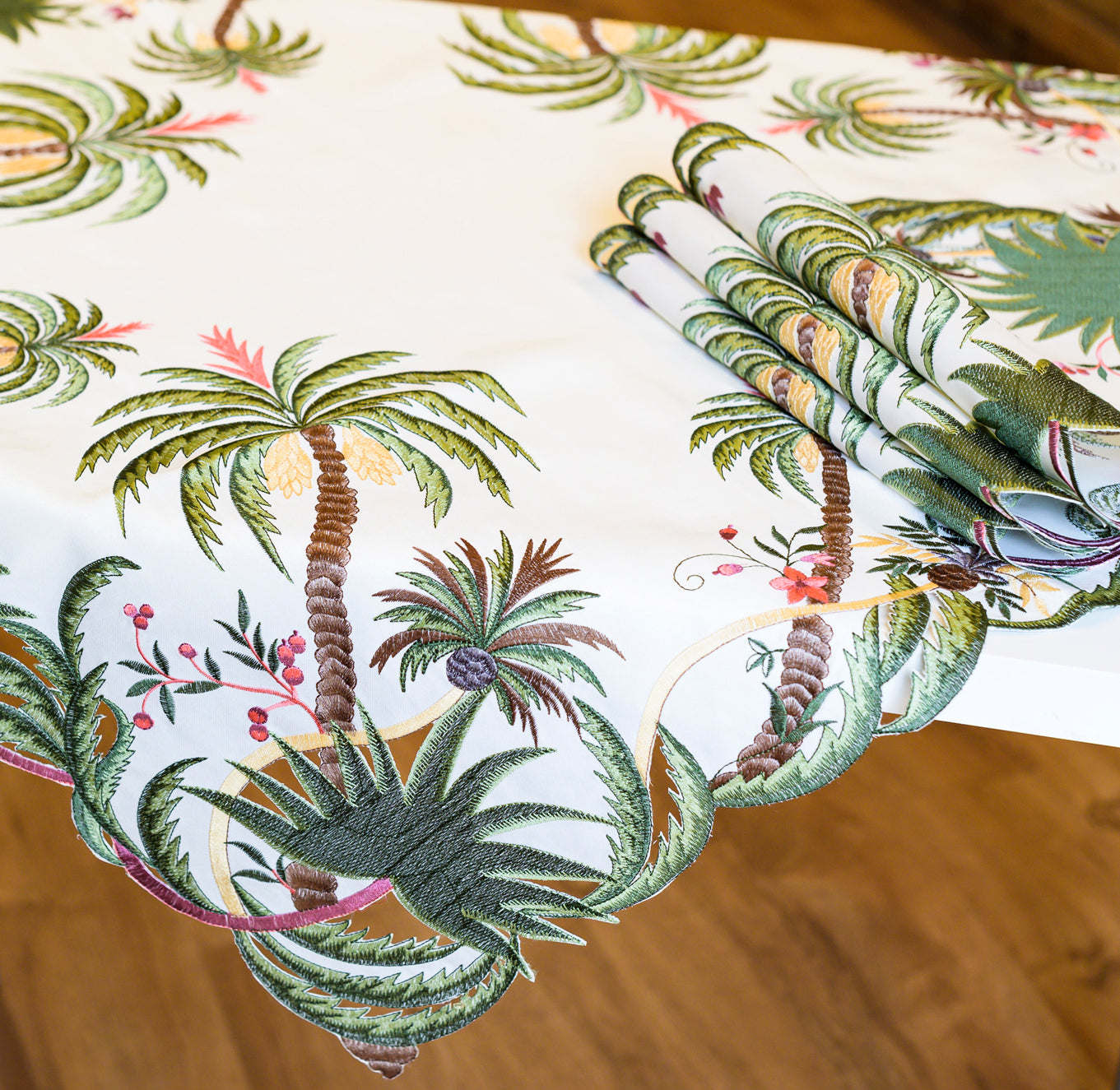 Table Toppers – Lei's Linens