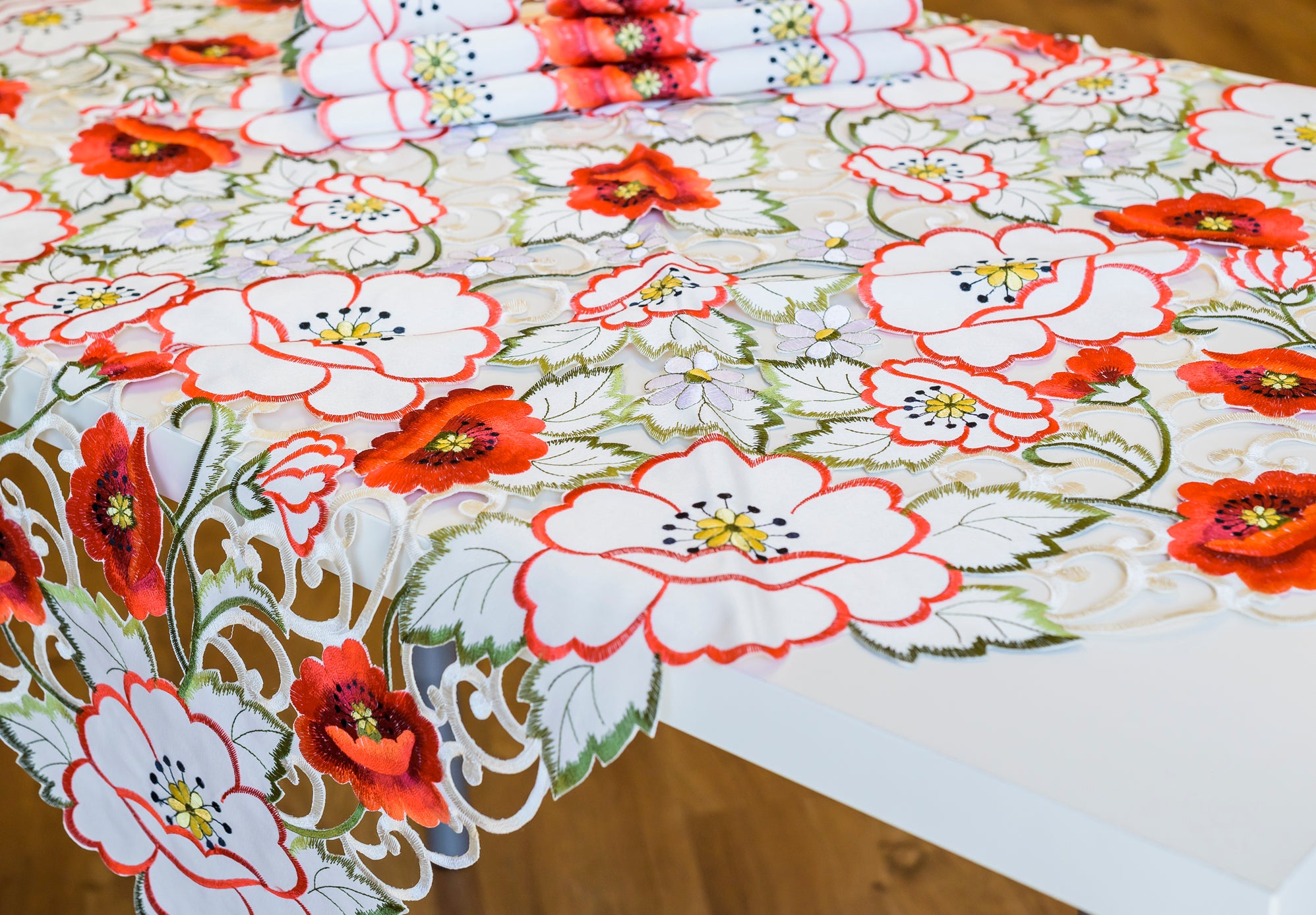 Table Toppers – Lei's Linens