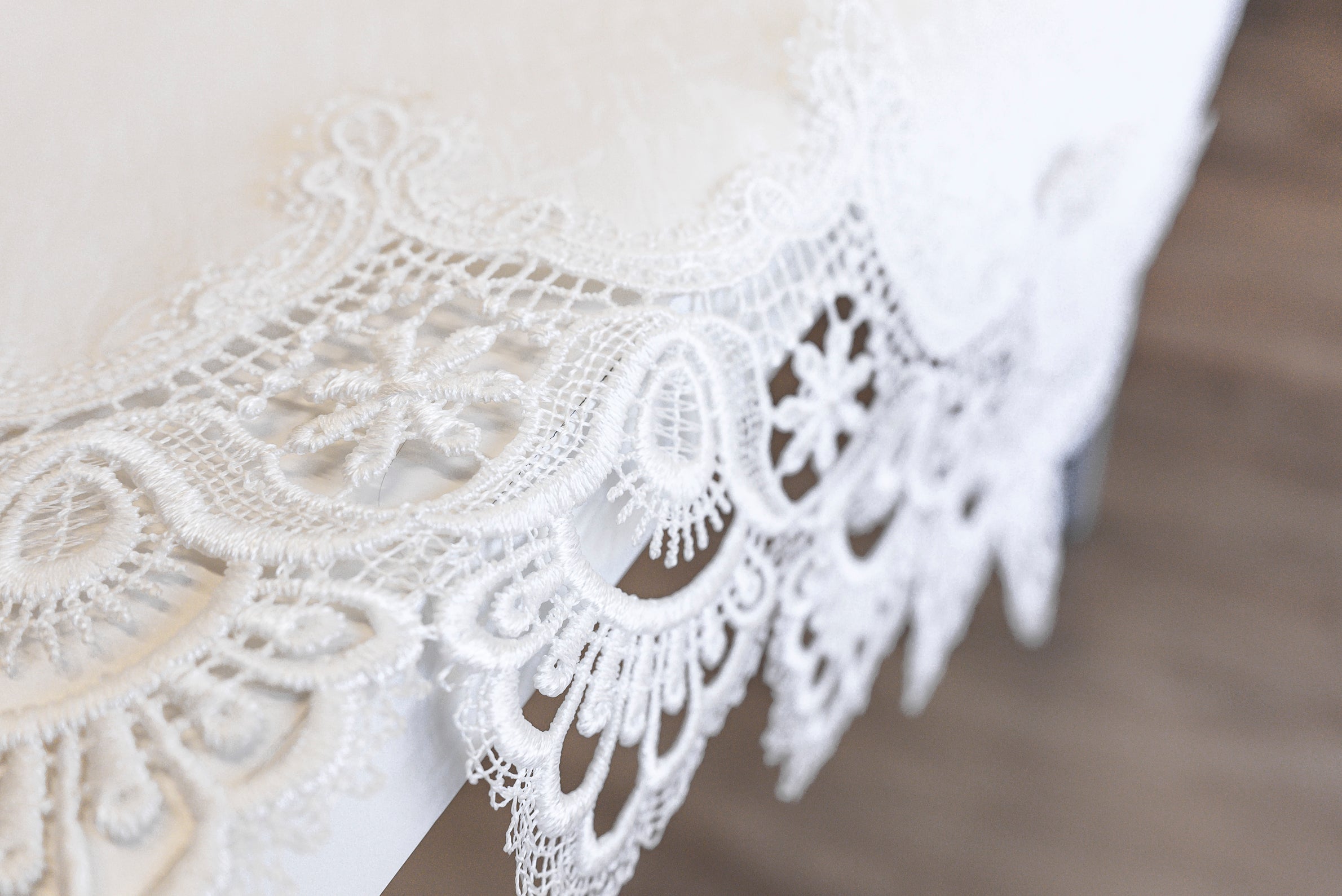 Table Toppers – Lei's Linens