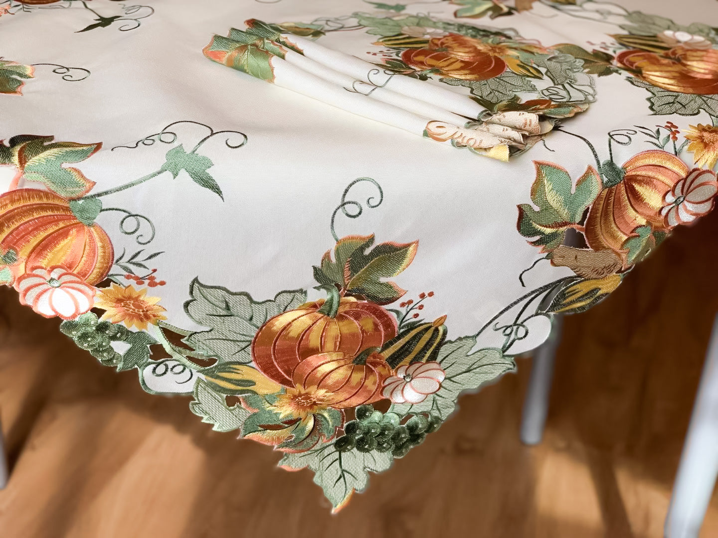 Table Toppers – Lei's Linens